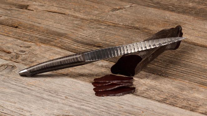 Dry meat knife damask